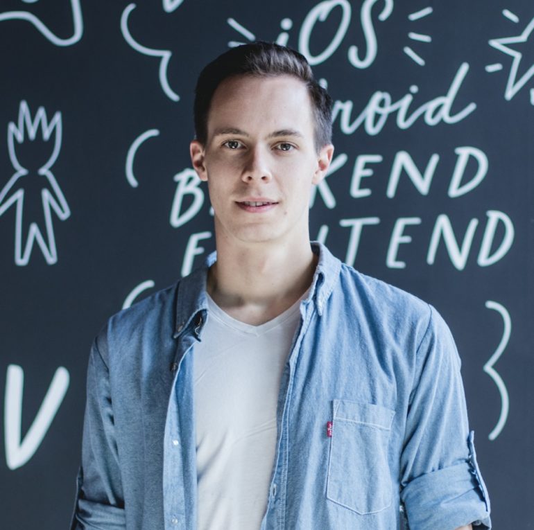 David býval v drevenej krabici so 100 ľuďmi, dnes podniká z domu Paris ...