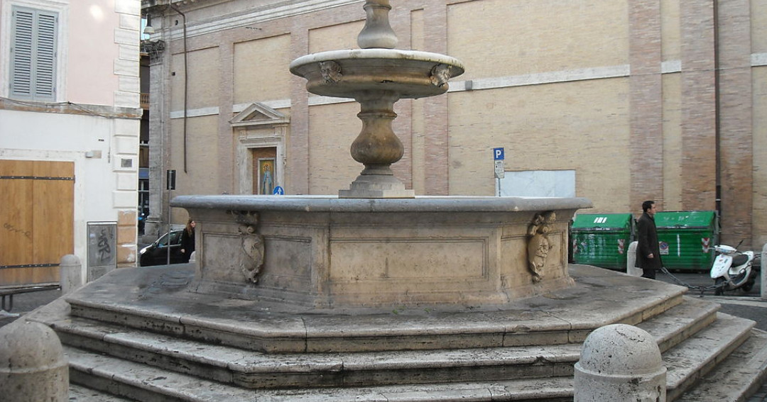 Turista v Ríme dostal pokutu 450 eur za to, že jedol zmrzlinu na ...