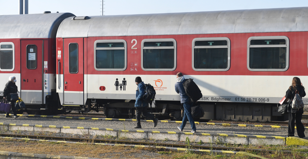 Od decembra jazdia vlaky po novom. Z Košíc do Bratislavy sa rýchlikom dostanete rýchlejšie, v ...
