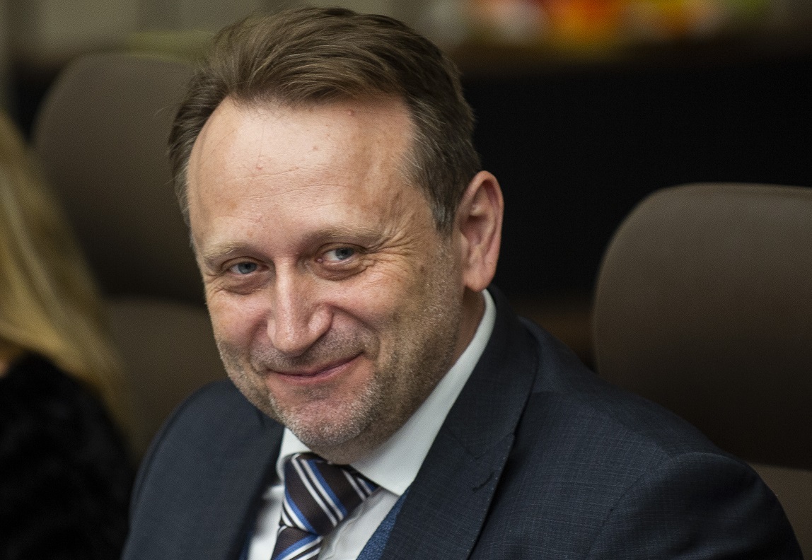 Minister pôdohospodárstva a rozvoja vidieka Vlčan ponúkol svoju funkciu ...