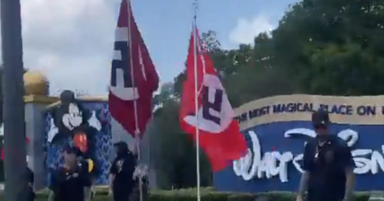 Video: Nacisti demonštrovali pred Disney Worldom. Pri Mickey Mousovi ...