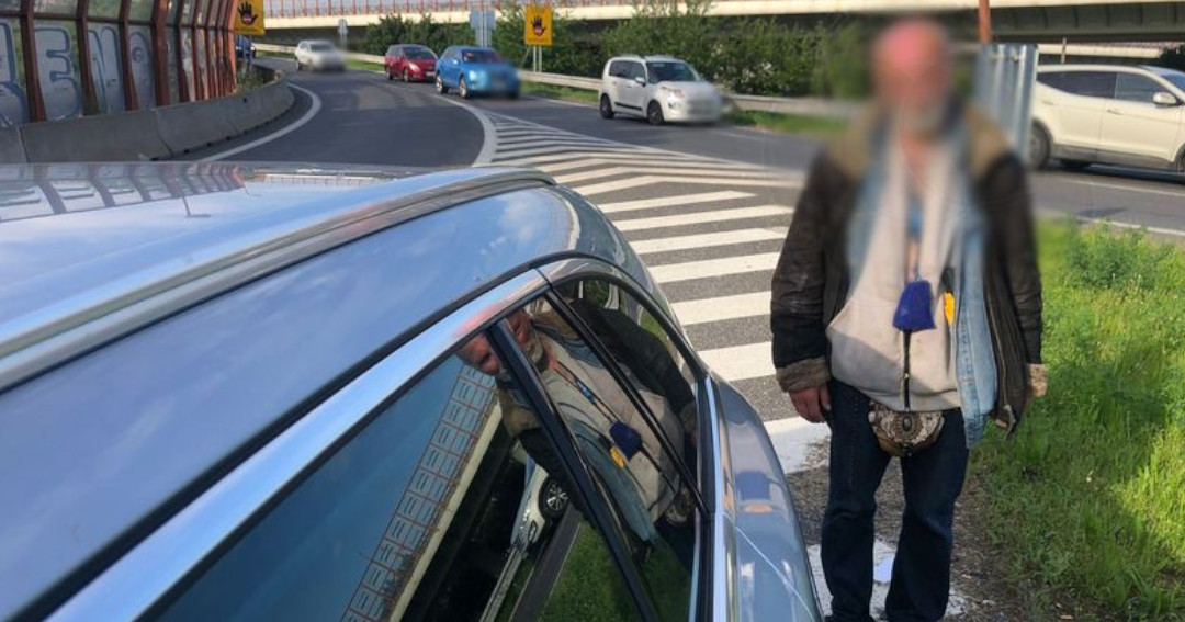 Policajti v Bratislave zastavili na diaľnici muža s menom Rocky Balboa. Pobavení muži zákona mu ...