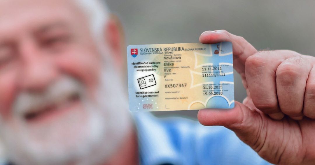 Slovensko bude mať od budúceho roka nové občianske preukazy: Dizajn má ...