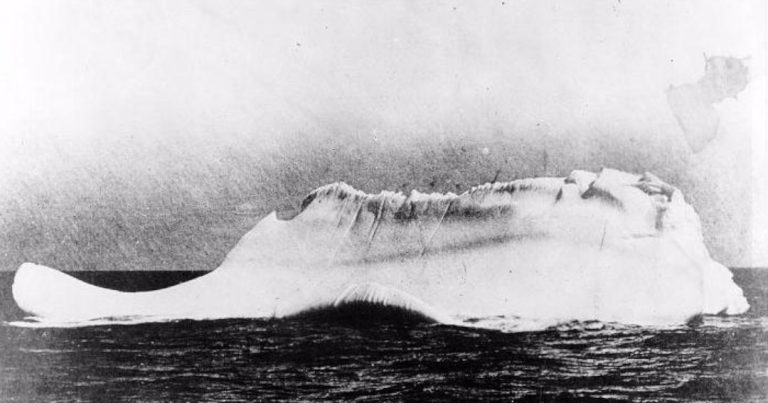 Ľadovec, do ktorého narazil Titanic, môže byť na fotke z roku 1912 ...