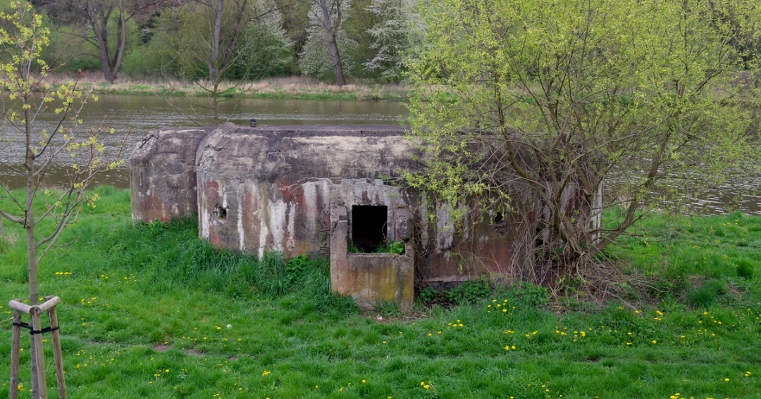Netradičný inzerát, aký sa často nevidí. Opustený vojenský bunker môže ...