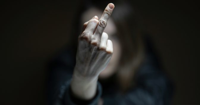 Vztýčený prostredník nebol vždy vulgárnou urážkou: Jeho pôvod v ...