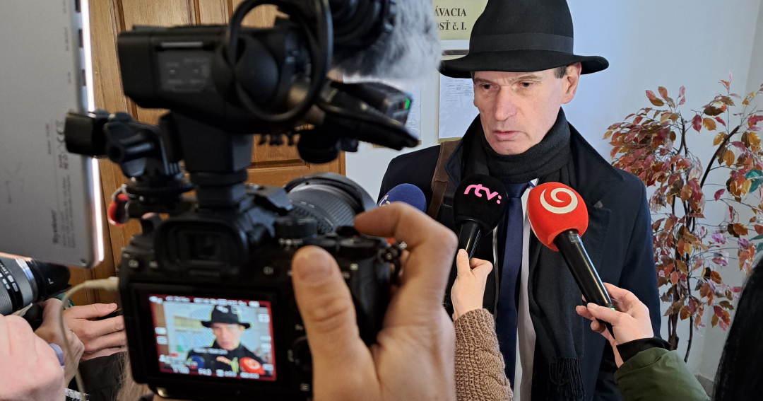 Nešlo o obyčajnú nehodu: Štátny tajomník Kuffa ťahal za autom zvláštny ...