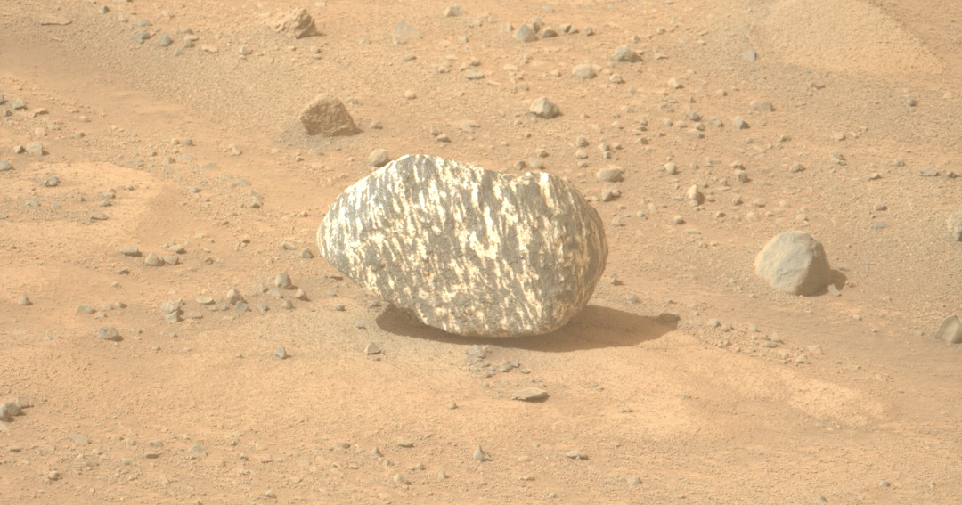 Rover našiel na Marse mimoriadne "cool" kameň. Nikdy predtým podobný ...