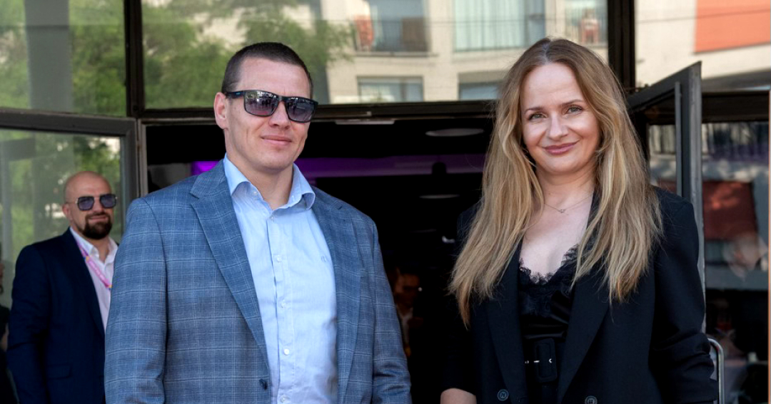 Takmer sa nedali dokopy, no dnes patria k stabilným párom šoubiznisu ...