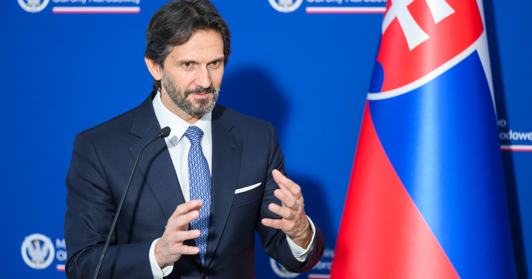 Minister obrany Kaliňák tvrdil, že nebrániť sa je lepšie a že Rus ...