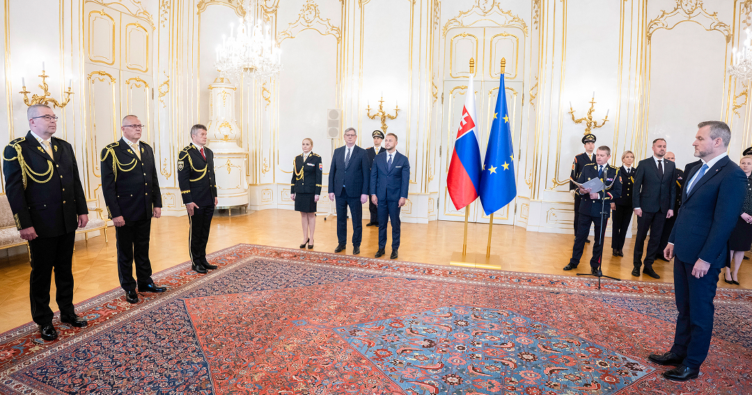 Slovensko má nových generálov: Je medzi nimi aj kontroverzný Zurian. Pellegrini im odkázal, aby ...