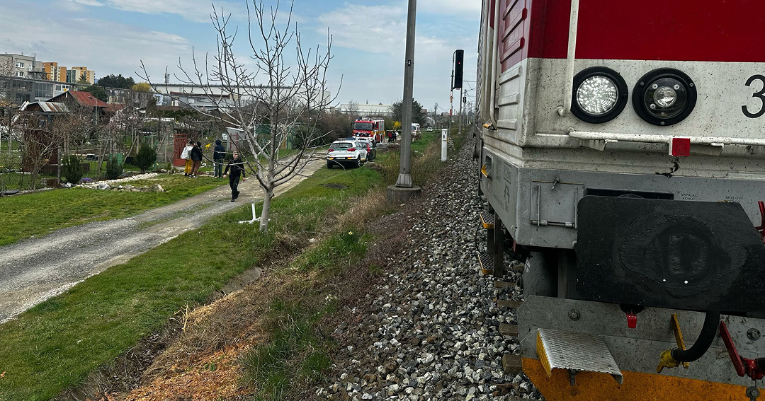 Vlaková doprava prerušená: V meste na západnom Slovensku zrazil ženu vlak. Zraneniam na mieste ...