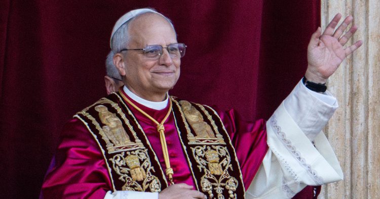 Kto je nový pápež Lev XIV.? Je prvým Američanom, ktorý zasadol na ...