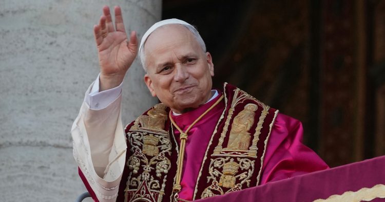 Pápež Lev XIV. symbolicky prijal identitu rímskeho občana a slávnostne ...