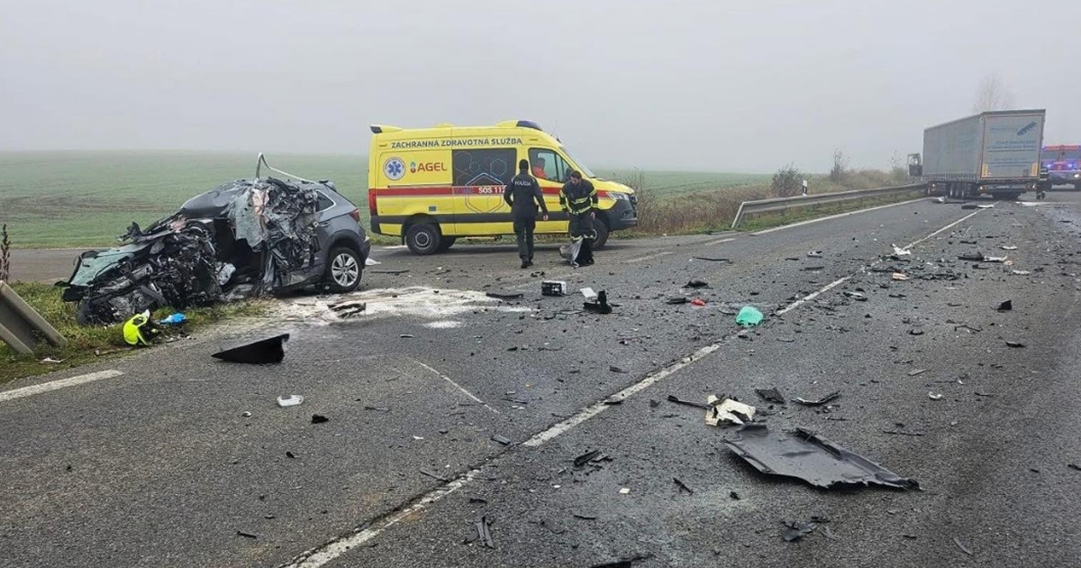 Tragédia na cestách, z auta neostalo takmer nič: Zrážku s nákladným ...