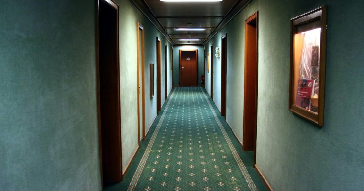 Poslanec zažil noc ako z hororu: Po pobyte v hoteli musel vyhľadať ...